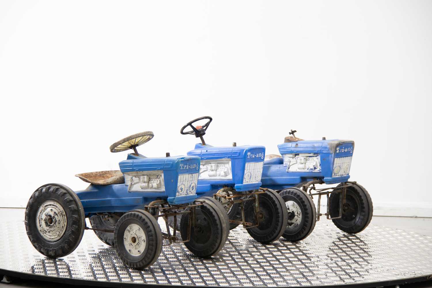 Lot 305 - Tri-ang Tractor Bundle